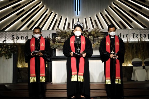 Kebaktian Penahbisan Pendeta Atas Pnt. Modi Tiko Pradana, Pnt ...