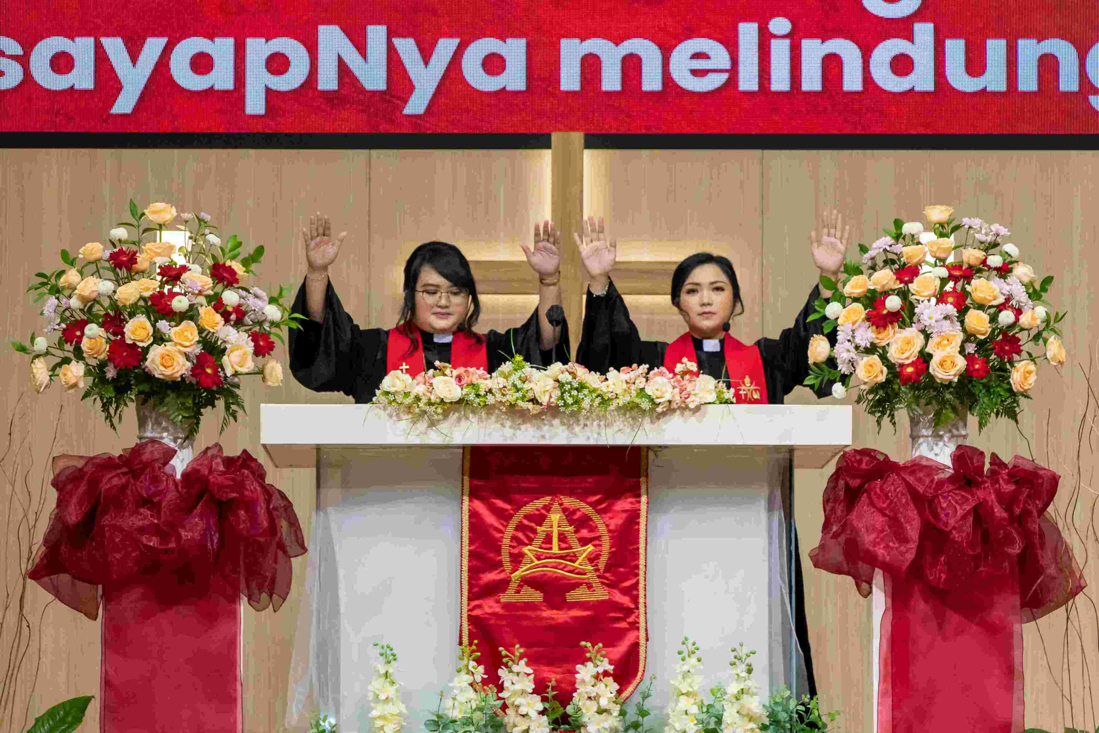 Penahbisan Pnt. Devina Erlin Minerva, S.Si. Teol & Pnt. Erma Primastuti ...