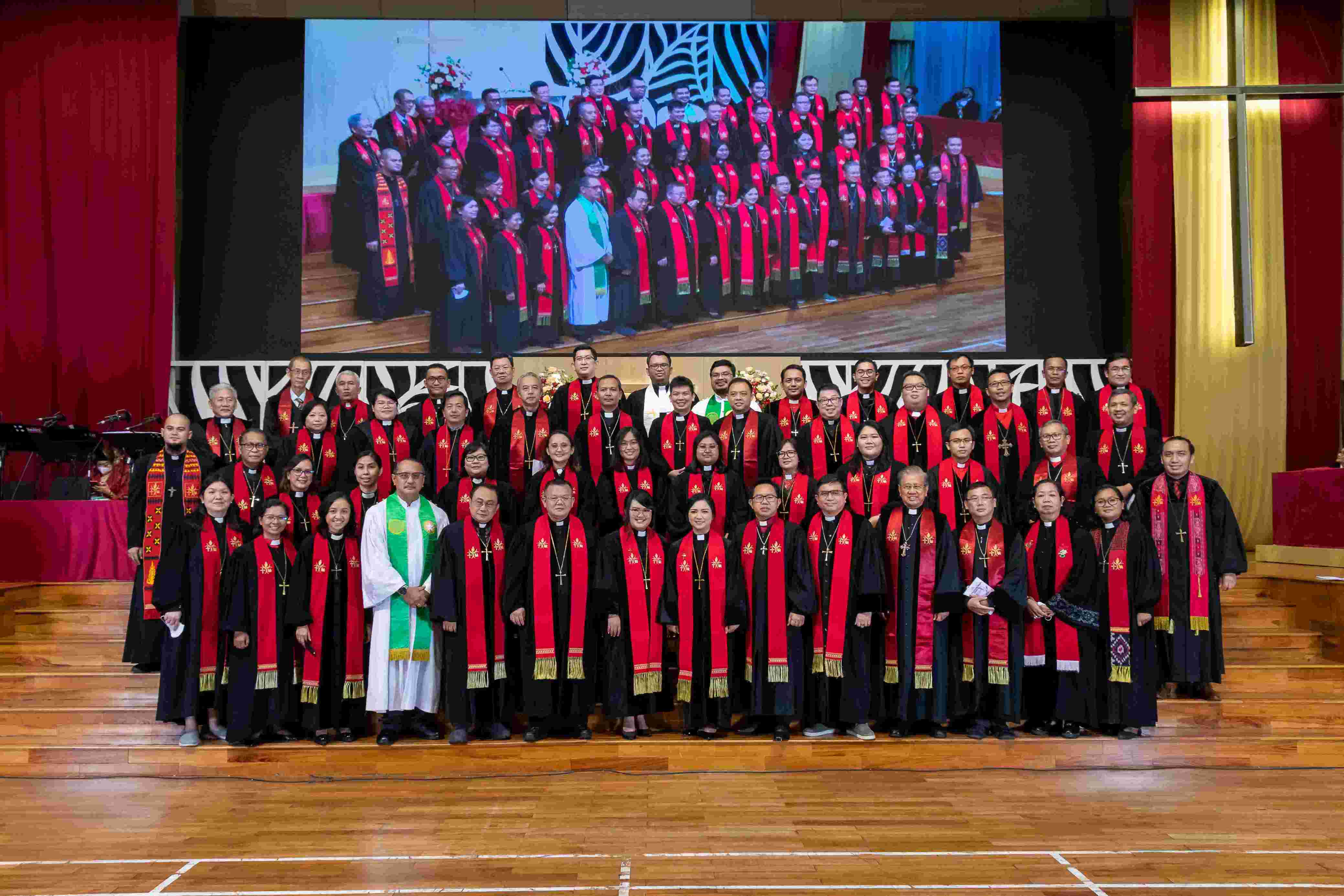 Penahbisan Pnt. Devina Erlin Minerva, S.Si. Teol & Pnt. Erma Primastuti ...